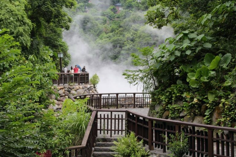 台北旅遊景點攻略|自由行必去景點|西門町、大稻埕碼頭、象山步道、北投溫泉、艋舺龍山寺、淡水老街 Flydayhk 全港最多機票優惠|酒店