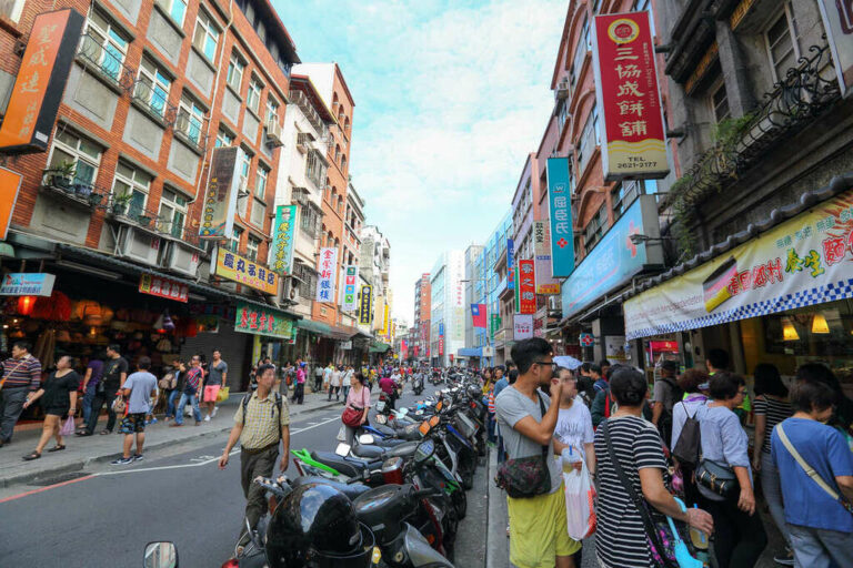 台北旅遊景點攻略｜自由行必去景點｜西門町、大稻埕碼頭、象山步道、北投溫泉、艋舺龍山寺、淡水老街 Flydayhk 全港最多機票優惠｜酒店