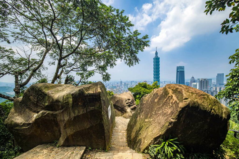 台北旅遊景點攻略|自由行必去景點|西門町、大稻埕碼頭、象山步道、北投溫泉、艋舺龍山寺、淡水老街 Flydayhk 全港最多機票優惠|酒店